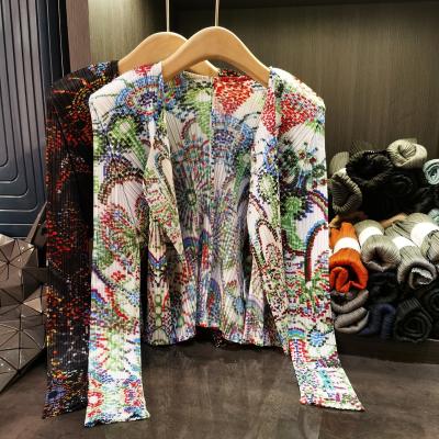 China Advanced and niche design, retro printed pleated long sleeves, starting with women's outerwear for sale