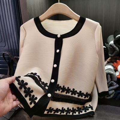 China New Age-Reducing Chinese Foreign Style Women's Slimming Outwear Pleated Single-Breasted Short Top Color-Blocked Women's Sets for sale
