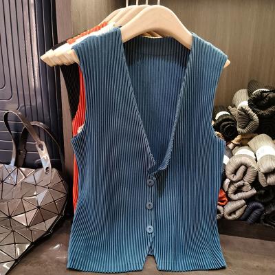 China Women's Casual Waistoutwear Short Jacket Spring Summer New Thick Toothpick Pleated Sleeveless Vest with Button Pure Color for sale