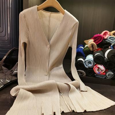 China High-End Women's V-Neck Cardigan Elegant Relaxed Style Slimming Pleated Top for Spring Autumn Casual Mid-Length Outfit for sale