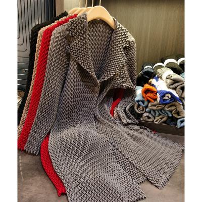 China Lapel Wavy Pleated New Fashionable Mid-length Women's Coat for sale