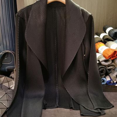 China Spring 2025 Women's Solid Color Lapel Long Sleeved Pleated Women's Long Coat for sale