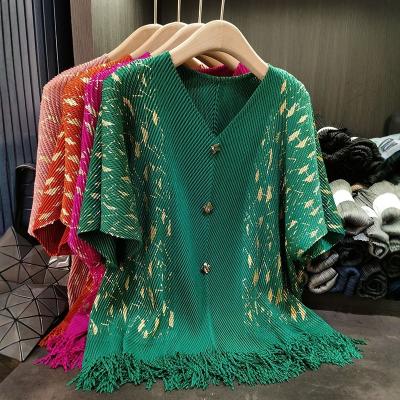 China Summer New Fish Scale Pleated Print V-neck T-shirt Elegant Commuter Loose Casual Versatile Top Knitted Fabric for sale