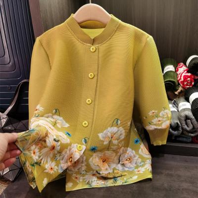 China Women's New Fashion Spring Coat with Stand-Up Collar Loose Fold Top Age-Reduced Polyester Lining for sale