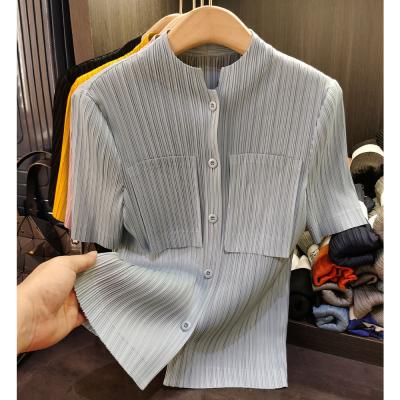 China Solid Color Single Breasted Top Stand Collar Pleated Short Sleeves Chinese Style Commuter Shirt for Summer Featuring Button for sale