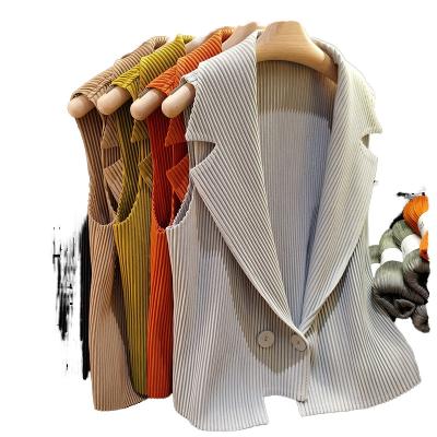 China 2025 Women's Double Breasted Solid Color Pleated Vest Coat with Knitted Fabric Spring Collection Elegant Double Collar Suit for sale