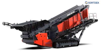 China Crawler Mobile Screen Machine With Three Layer Screen Design for sale