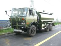 China 6x6 Traction Type Fuel Oil Tanker LHD 10000 Liters for Heavy Duty Applications for sale