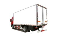 China Light Goods Vehicle 4x2 Carry Truck with Box 180Kw Engine Power 6.2-8m Cargo Tank for sale