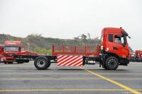 China Dongfeng KR 220HP 4X2 LNG Cargo Truck with and Cargo Tank Dimension 6750X2450X600 mm for sale