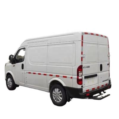 China Dongfeng Diesel 4X2 Mini Light Truck and Cargo Van Truck with 100kW/136HP Engine Power for sale