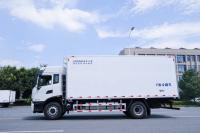 China Medium Duty Refrigeration Cargo Truck with 8 Forward Shift Number and High Roof Cabin for sale