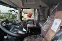 China 660hp 40 Ton Tow Capability Gas Tractor Truck Dongfeng 6x4 with 6990x2524x3680mm Size for sale
