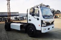 China Manual Air Conditioner Dongfeng 4x2 6x6 Truck for Logistics Transportation Efficiency for sale