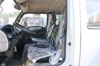 China 4X2 or 4x4 Dongfeng Pickup Cargo Van with Cummins Engine and 6 Forward Shift Number for sale