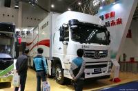 China Left Steering Cummins Engine Dongfeng Van Truck CNG 4x4 Express Delivery Cargo Truck for sale