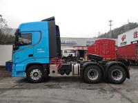 China Manual Transmission Daf 6x4 Tractor Truck with 30 Ton Load Capacity and Cummins Engine for sale