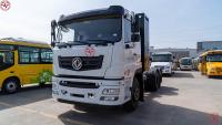 China Electric Tractor Truck 40ton Charge and Change Battery 200km Mileage 6 Forward Shift for sale