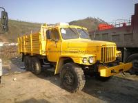 China Gold Black 6X6 Dongfeng Awd Civil off Road Truck for Fashionable Wedding Decorations for sale