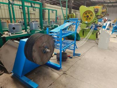 China Prison Defence BTO-22 11 strips Concertina Razor Barbed Wire Machine for sale