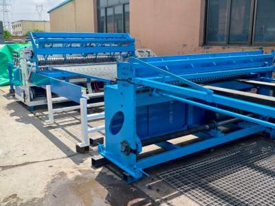 China Length Of Fence 3m Mesh Size 50*200mm Fence Mesh Welding Machine for sale