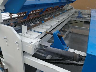 China Cross Pre Cut 2500D 5.5KW Wire Mesh Spot Welding Machine for sale
