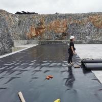 China 500 Micron Hdpe Geomembrane Pond Liner 1mm UV Resistance for sale