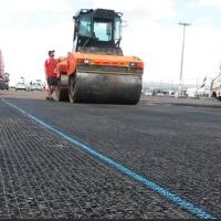 China Highways / Railways / Airports Fiberglass Geotextile Geogrid Bitumen Coated Glass Fiber Geogrid for sale