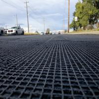 China Fiberglass Biaxial Geogrid Asphalt Pavement Reinforcement Ground Stabilization for sale