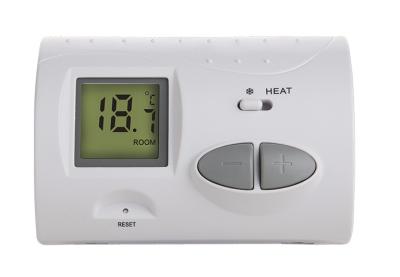 China Q3 Air Conditioning Wired Room Thermostat with 110x75x45mm Dimensions and 8A 230VAC Contact Rating for sale