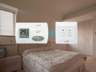 China Riseem Green Backlight RF Electric  Room Simple Thermostat For Heating 2*AA Size Battery for sale