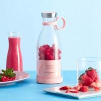 China 380ml Magnetic Wireless Portable Mini Fruit Juicer New Design Food Grade Material Rechargeable Electric Juicers for sale