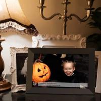 China 10.1 Inch WiFi Digital Photo Frame 1280x800 IPS Touch Screen Smart Picture Frame 1GB RAM 16GB ROM for sale