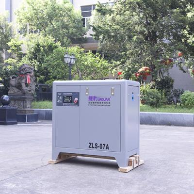 China 8 bar 7.5HP Asynchronous Coaxial Air-Cooled Screw Air Compressor for Heavy Duty Tasks for sale