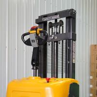 China Electric Hydraulic Pallet Stacker 1 Ton 2 Ton 3000kg Lifting Height Standing Type Forklift for sale