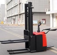 China Full Electric Self Lifting Hydraulic Pallet Stacker 2000 kg 3500mm Lifting Height Standing Type for sale