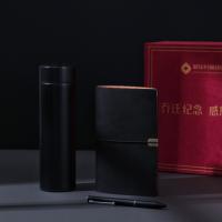 China Temperature Display Thermos Mug in Red Suede Flip Box Perfect for Business Souvenirs for sale