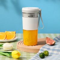 China Father's Day Gifts Household Multifunctional Portable Juicer with Customer's Logo for sale