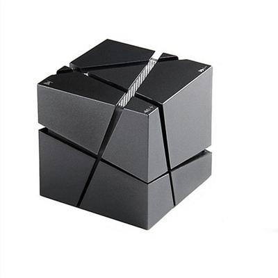 China Wireless Rubik's Cube Speaker Colorful Design for Alumni Relations and Class Reunions for sale