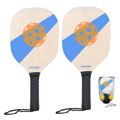 China 2 Wood Colored Pik Racquets and 2 Pik Balls Essential for Promoting Your Office for sale