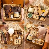 China Forest Style Hand Gesture Gift Box Set Novelty Gifts for Bridesmaids and Groomsman for sale