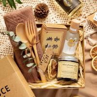 China Forest Style Hand Gesture Gift Box Set Novelty Gifts for Bridesmaids and Groomsman for sale