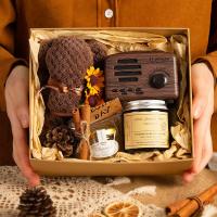 China Forest Style Hand Gesture Gift Box Set Novelty Gifts for Bridesmaids and Groomsman for sale