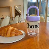 China Summer Hand Enhancement Plastic Cup 450ml Minimalist Text Fresh Cup for Novelty Gifts for sale