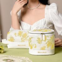 China Stylish Presentation Gift Set Large-Capacity Toiletry Bag with Hidden Flower Cylinder for sale