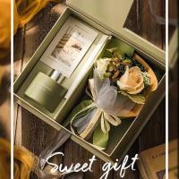 China Carnation Bouquet Gift Box The Perfect Gift for Teachers and Mothers on Their Special Day for sale