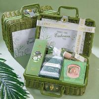 China Green Vine Basket Handheld Gift Functional for Alumni Relations / Class Reunions for sale
