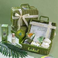 China Green Vine Basket Handheld Gift Functional for Alumni Relations / Class Reunions for sale