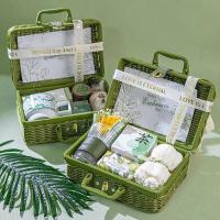 China Green Vine Basket Handheld Gift Functional for Alumni Relations / Class Reunions for sale