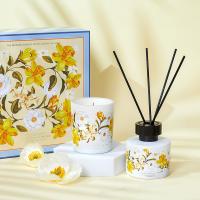 China Customer's Logo Aromatherapy Gift Box Set Essential Oil Candle for Women Souvenir Gifts for sale